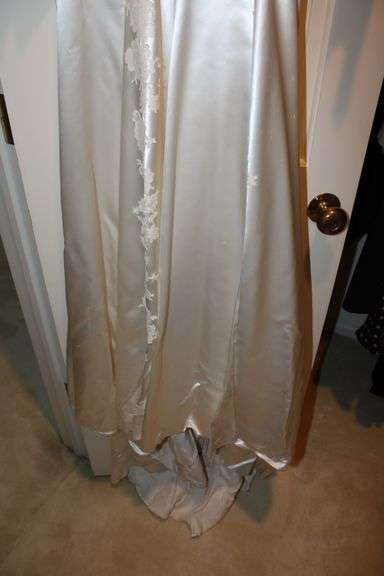 Vintage Wedding Dress - Auction Ohio