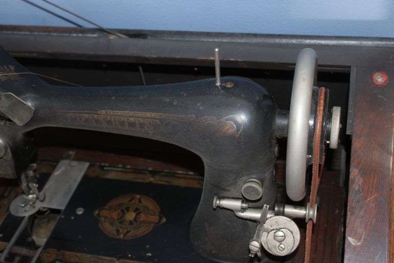Franklin Sewing Machine - Auction Ohio