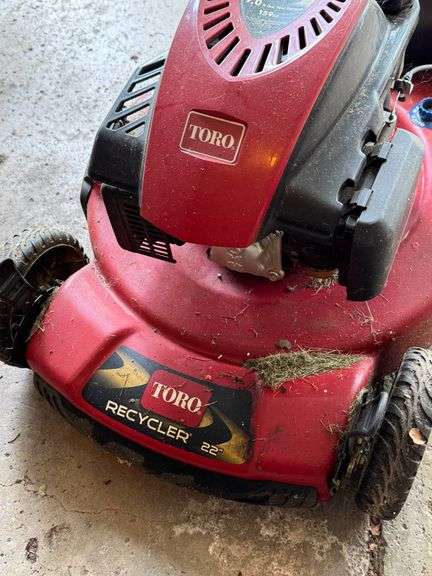 Toro Recycler 22-Inch Gas Lawn Mower with 7.0 HP 159cc Engine - Auction ...
