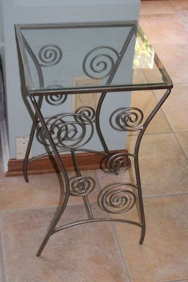 Metal Accent Table - Auction Ohio