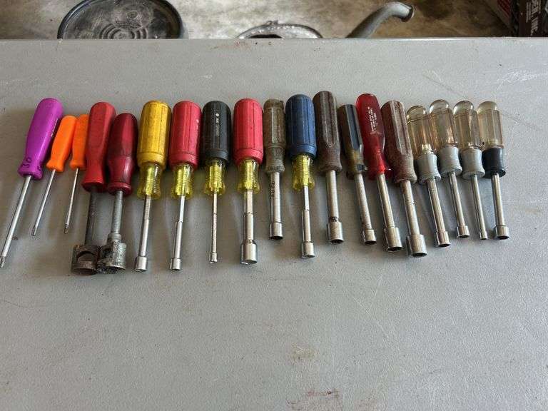 Nut Drivers with Plastic and Metal Handles - Auction Ohio