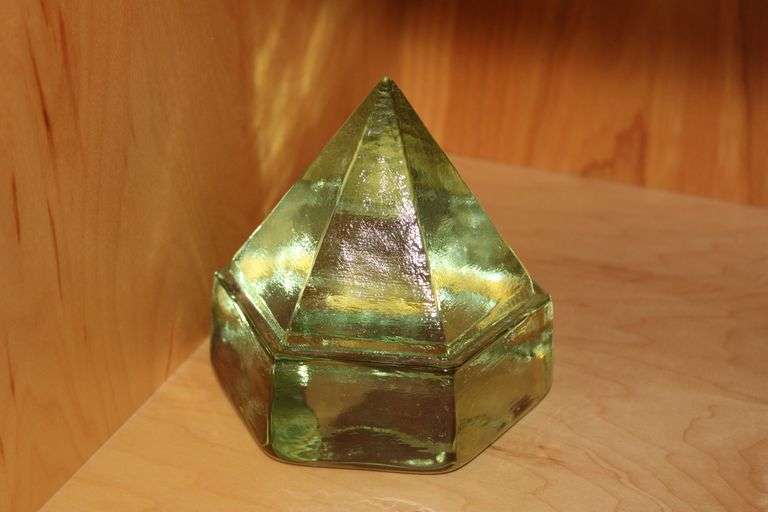 Glass Pyramid Paperweight - Auction Ohio