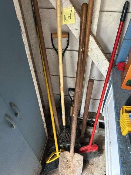 Long Handle Tools - Auction Ohio