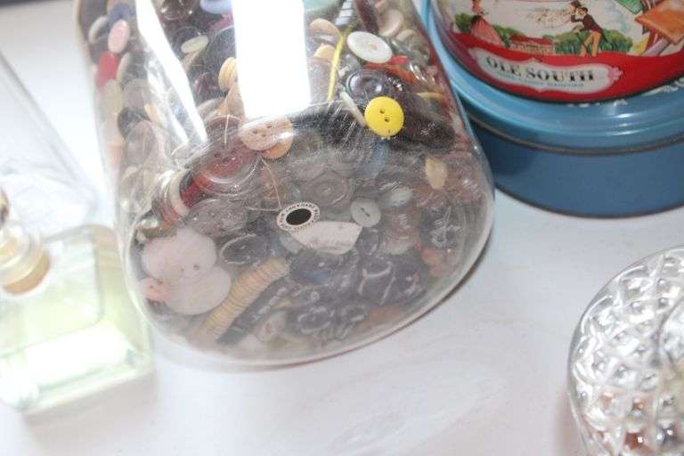 Button Jars and Tins - Auction Ohio