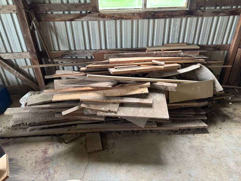 Scrap Wood and Boards in Various Conditions - Auction Ohio