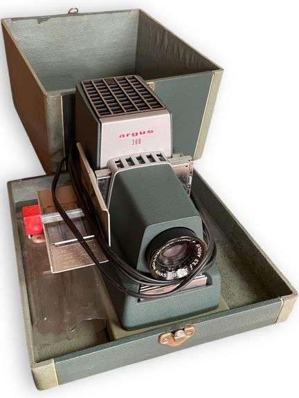 ARGUS 300 PORTABLE SLIDE PROJECTOR WITH ACCESSORIES. - Auction Ohio