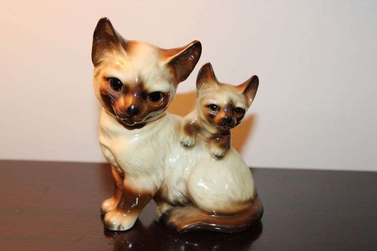 Mid Century Modern Siamese Cat and Kitten Figurine - Auction Ohio