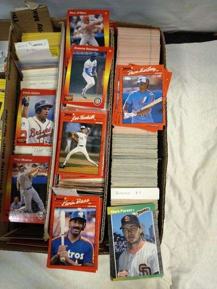 Assorted baseball cards - Auction Ohio