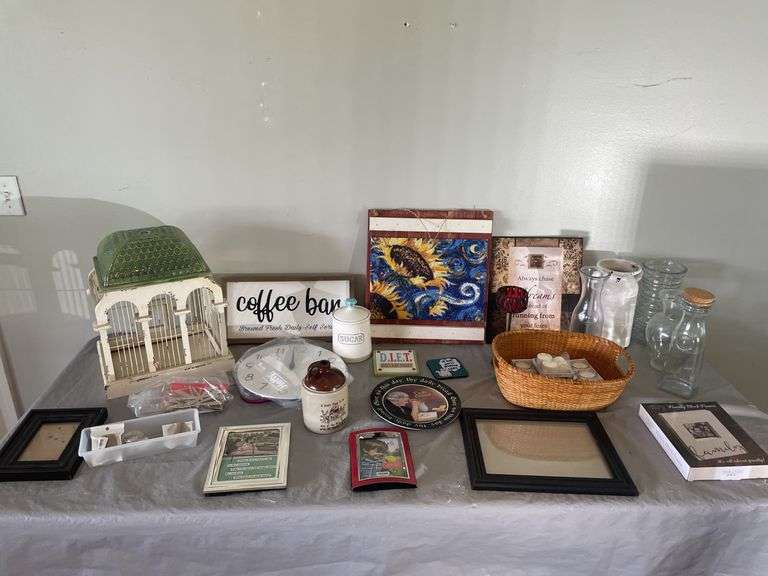 Home Decor Lot - Auction Ohio