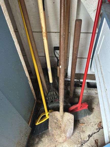 Long Handle Tools - Auction Ohio