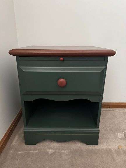 Green Bedside Table - Auction Ohio