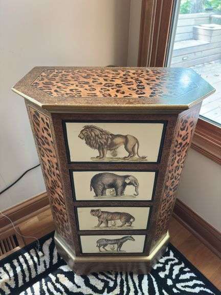 Safari themed side table - Auction Ohio