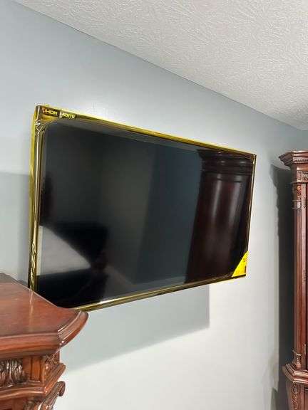 Flat Screen TV (Wall Mounted) - Auction Ohio