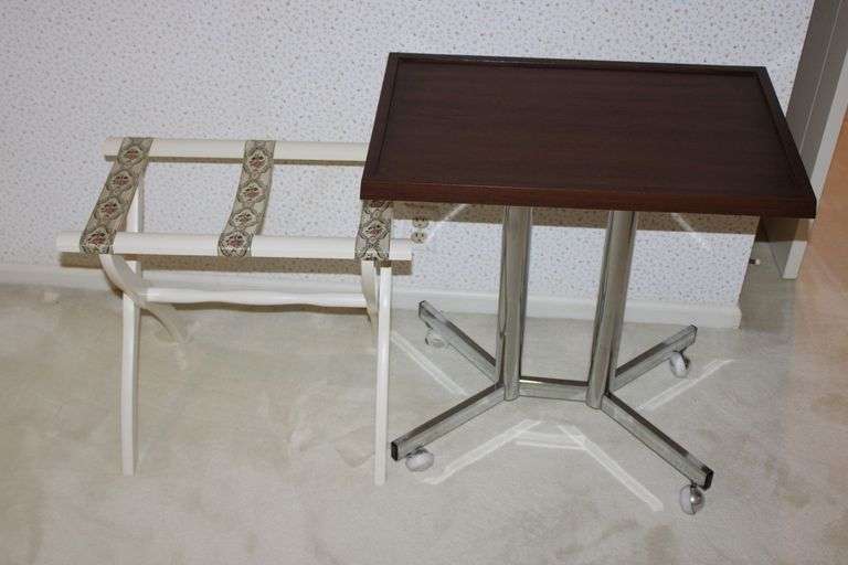 Rolling Table & Rack - Auction Ohio