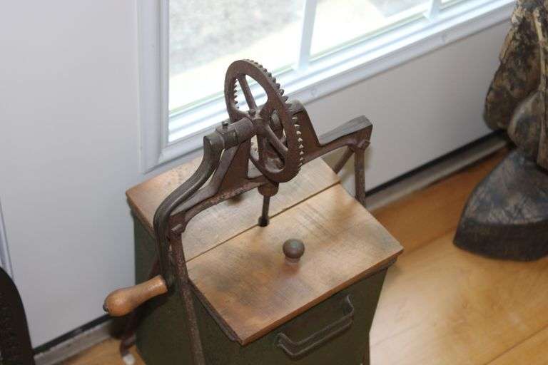 Hand Crank Churn - Auction Ohio