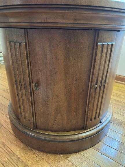 Heritage (Drexel?) round side table - Auction Ohio