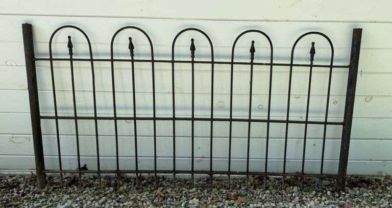 Iron Fence Panel with Decorative Arch Design - Auction Ohio