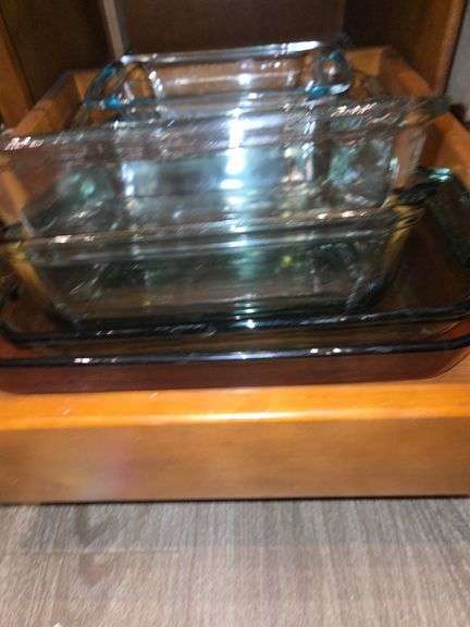 Pyrex casserole dishes - Auction Ohio