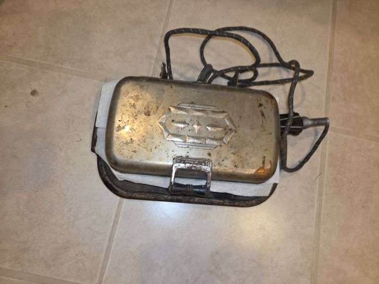 Vtg 1950s Sandwich press, toaster with cord - Auction Ohio