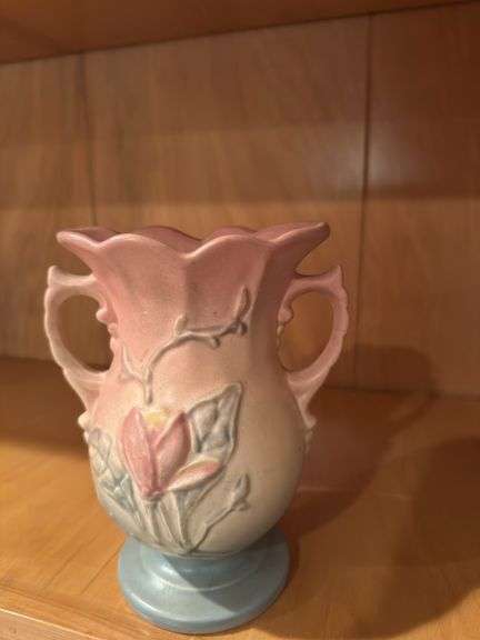 Hull vase - Auction Ohio