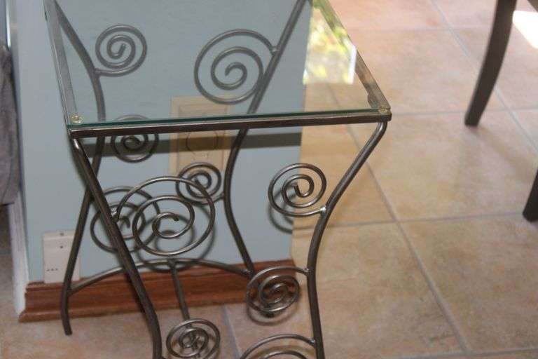 Metal Accent Table - Auction Ohio