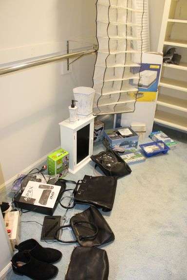 Mixed Closet Assortment - Auction Ohio