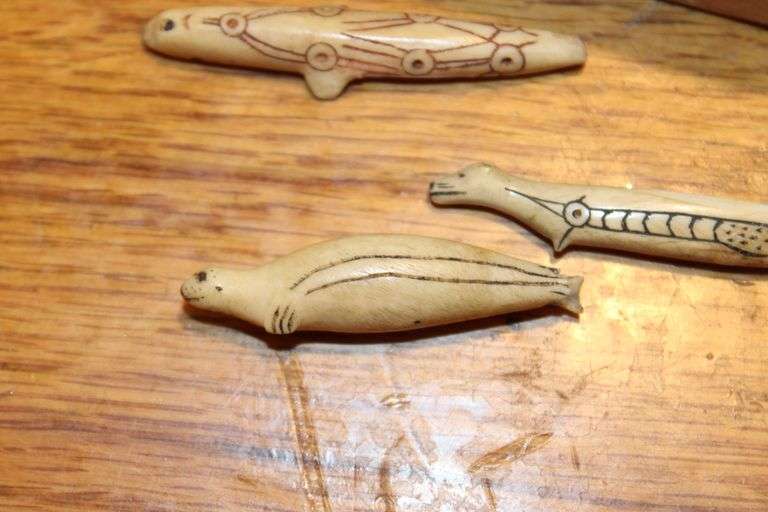 Inuit Carved Animals & Box - Auction Ohio