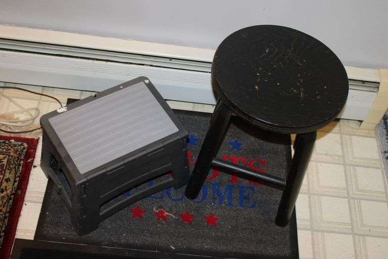 Stools & Doormats - Auction Ohio