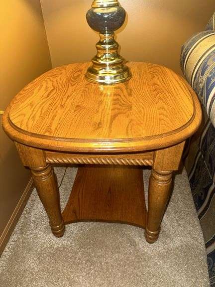 Gorgeous oak end tables - Auction Ohio