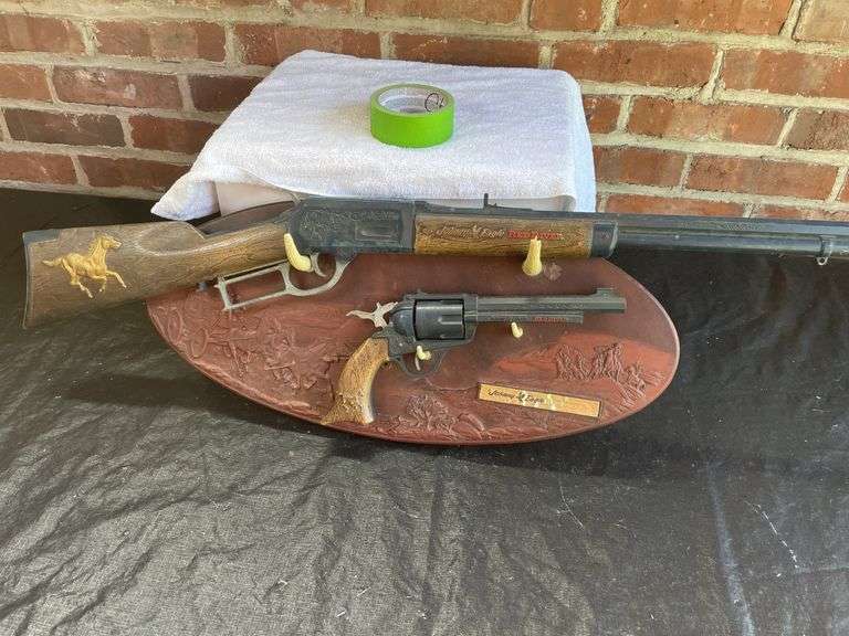 VTG Johnny Eagle “Red River” Toy Guns - Auction Ohio