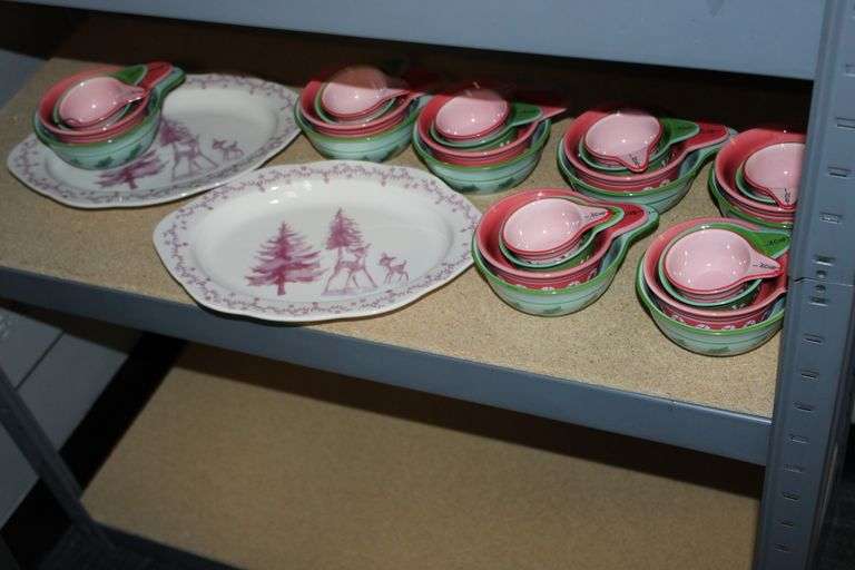 Christmas Measuring Cups - Auction Ohio