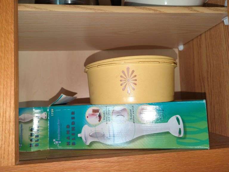 Pots, Pans, Mixing Bowls and Various Kitchenware Assortment - Auction Ohio