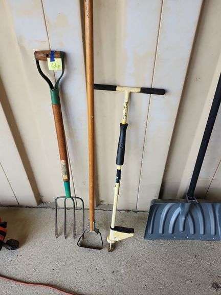 Snow Shovel, Pitch Fork, Etc. - Auction Ohio
