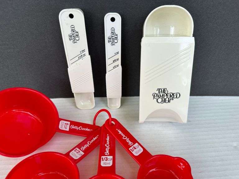 Pampered Chef Adjustable Measuring Cups/Spoon Set, Betty Crocker ...
