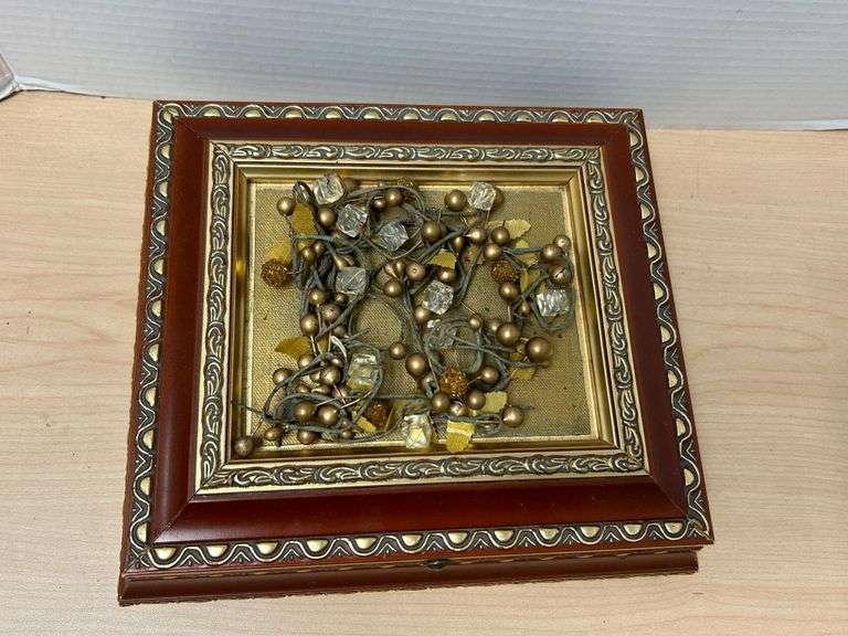 Decorative Cigar Box - Auction Ohio