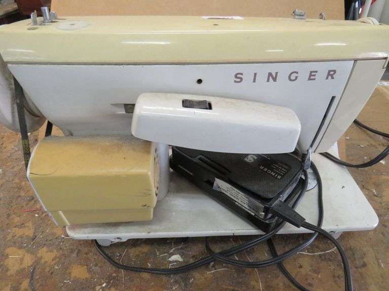 Sewing Machine - Auction Ohio