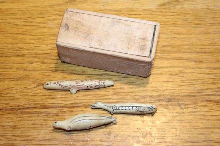 Inuit Carved Animals & Box - Auction Ohio