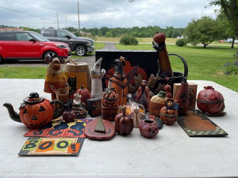 Halloween Décor - Auction Ohio