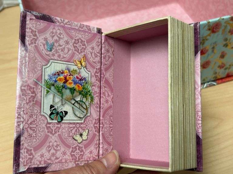 Decorative Floral Storage Box with 2 Journals – Vintage-Inspired Design ...