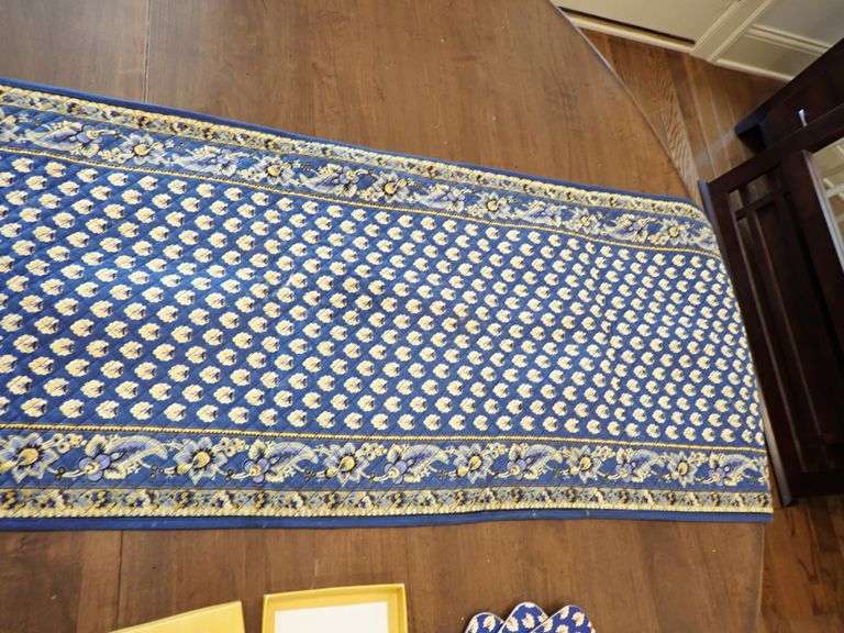 William Sonoma Marseille Tablecloth, cloth napkins, table runners ...