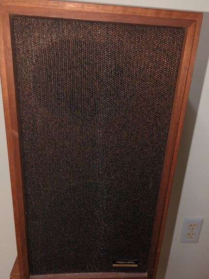 Realistic Optimus-2 Speakers - Auction Ohio