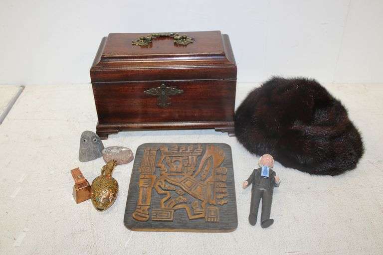 Mink Hat & Décor - Auction Ohio