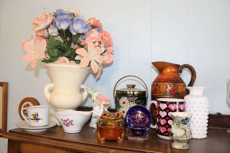Vintage Pottery Collection - Auction Ohio