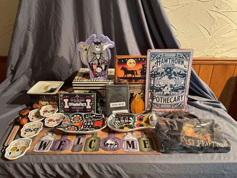 Fall Halloween Décor - Auction Ohio