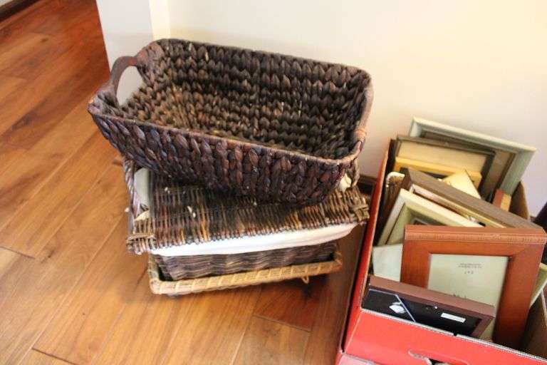 Wicker Baskets & Frames - Auction Ohio
