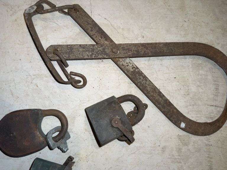 Antique cast-iron locks - Auction Ohio