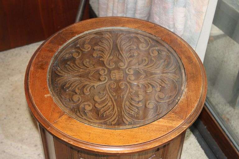 Ornate Octagon Cabinet - Auction Ohio