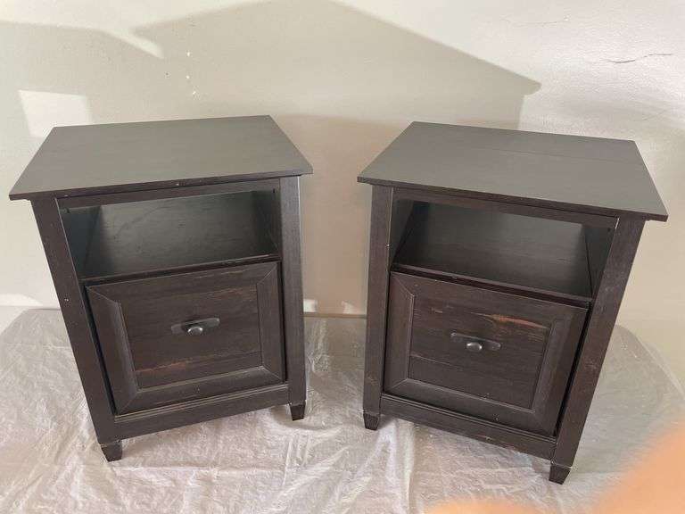Night Stands - Auction Ohio