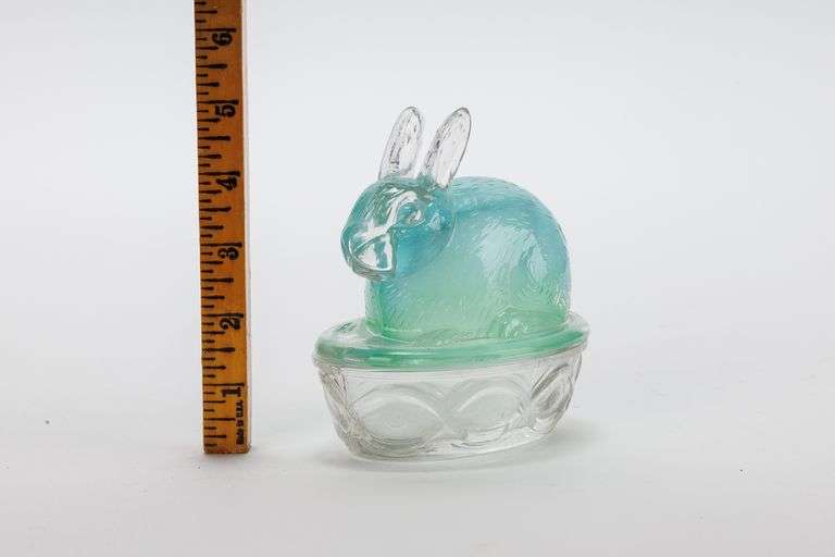 Vintage L.E. Smith Rabbit on Nest - Auction Ohio