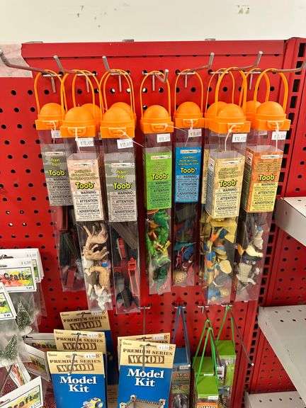 Diorama Accessories and Model Kits - Auction Ohio